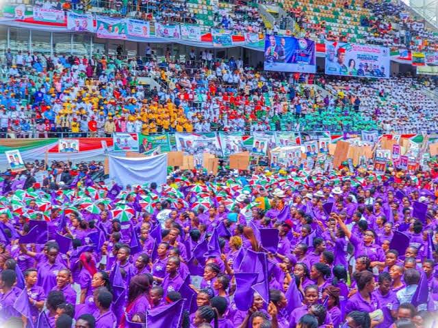 Singing Peter Obi praises in PDP maiden rally in Uyo an indication of ...