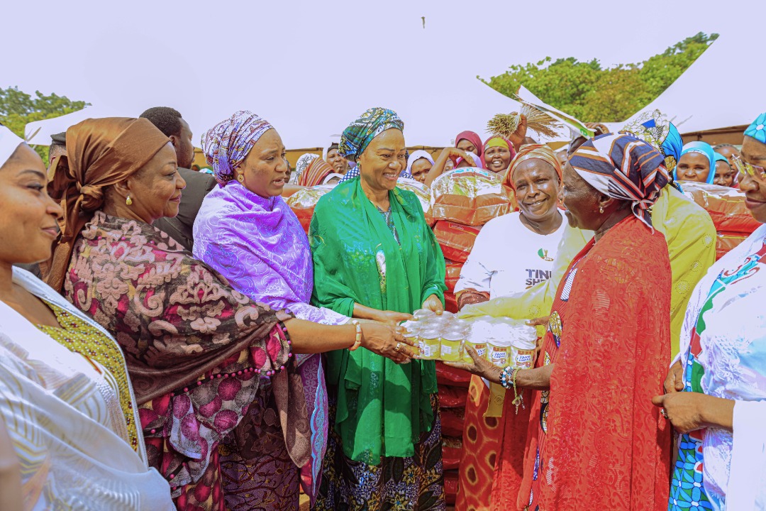 APC Women Campaign Team Donates Food, Empowerment Grants to Abuja IDPs