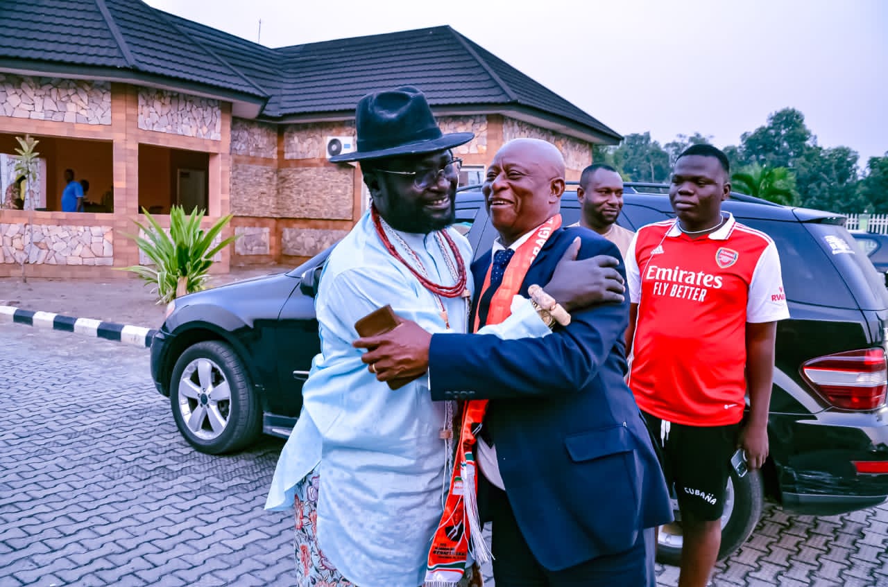 Chief Ayiri welcomes SDP governorship candidate Olorogun Kenneth Gbagi ...