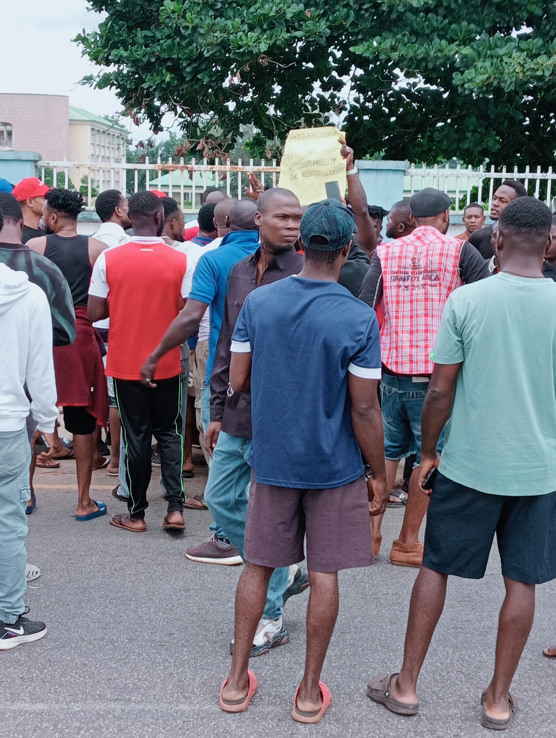 Heavy security personnel stationed in Asaba as protest grounds Delta ...