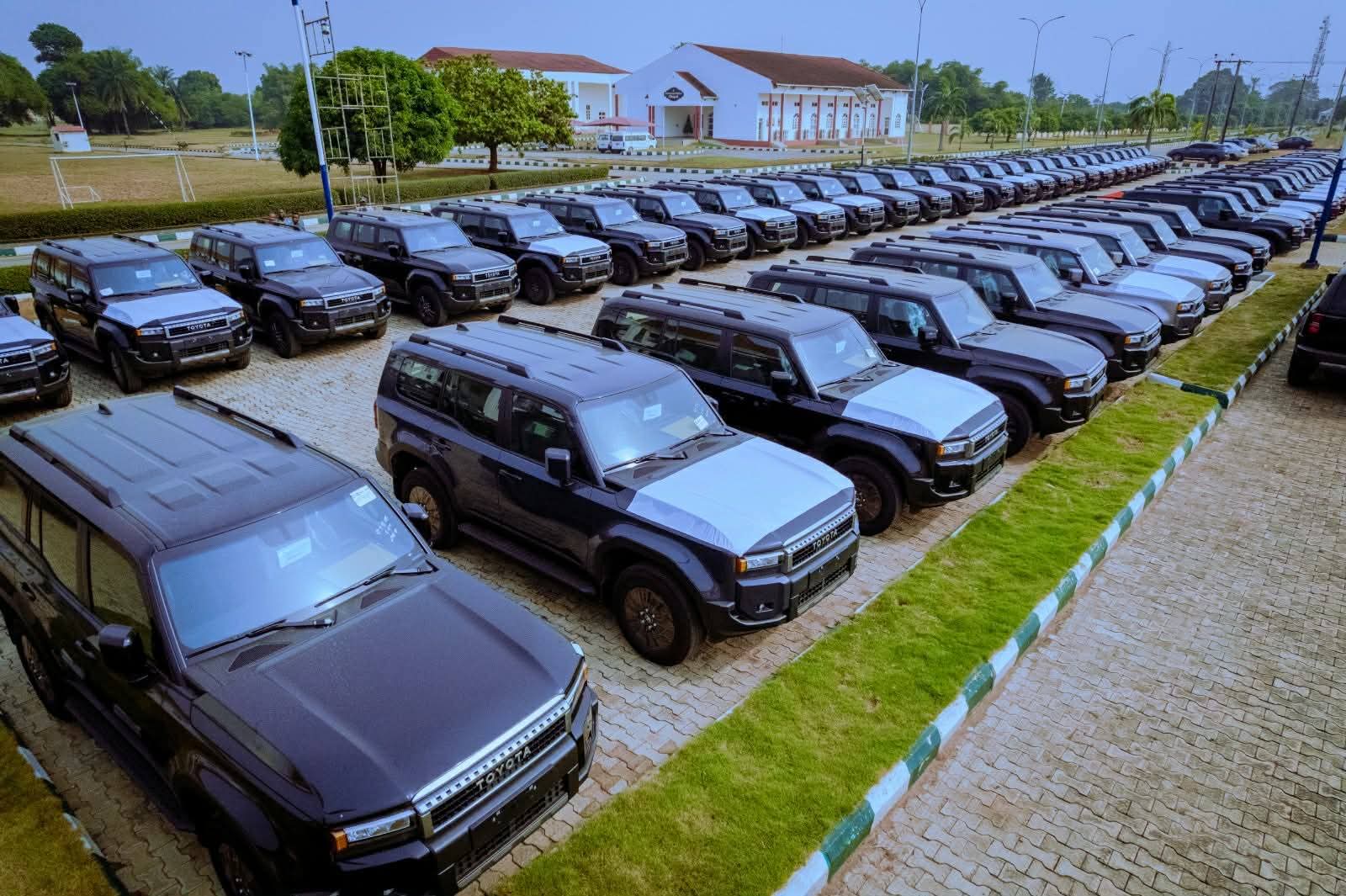 Governor Oborevwori Presents 65 SUVs To Traditional Rulers In Delta